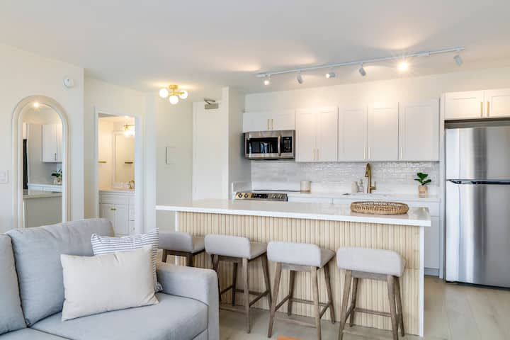 New Waikiki Golden Gem: 1 Br W/ Free Parking - Honolulu