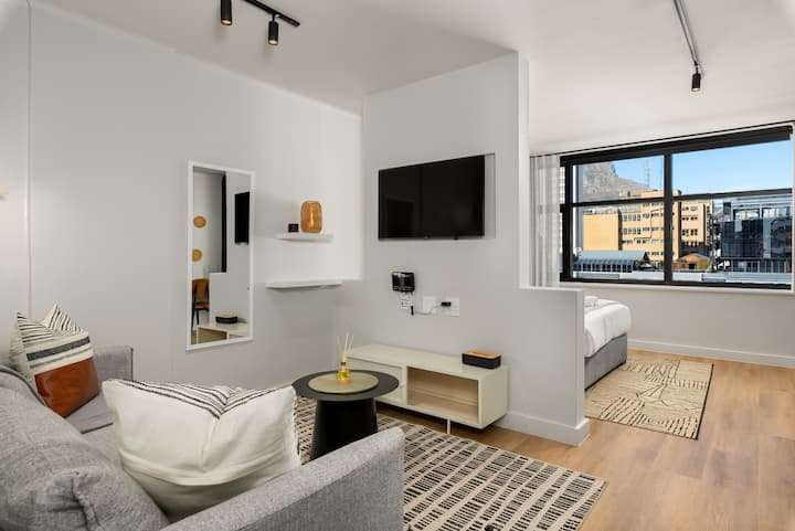 Cloud Nine At The Tokyo | Mountain & City Views - Cape Town