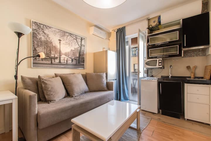Small Terrace In Vallehermoso Neighborhood - Madrid