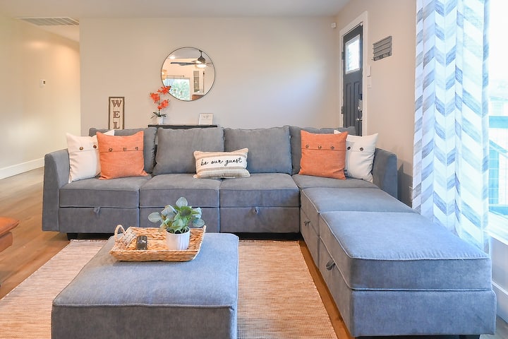 Spacious Rio Vista Retreat Perfect For Groups - San Marcos, TX