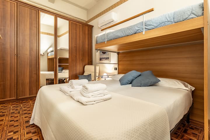 Spacious 2br Retreat | Piazza Maggiore | Sleeps 5 - Bologna