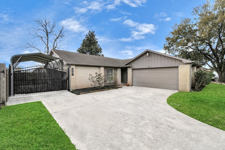 Ocean Breeze Hideaway - League City, TX