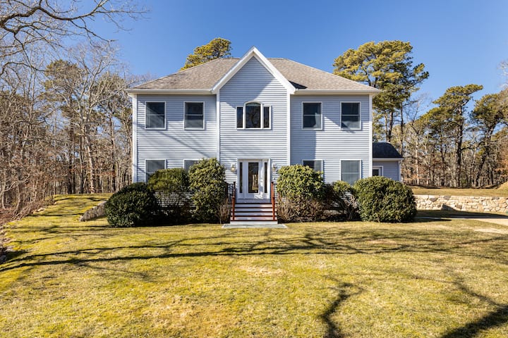 Vineyard Haven Escape - Oak Bluffs, MA