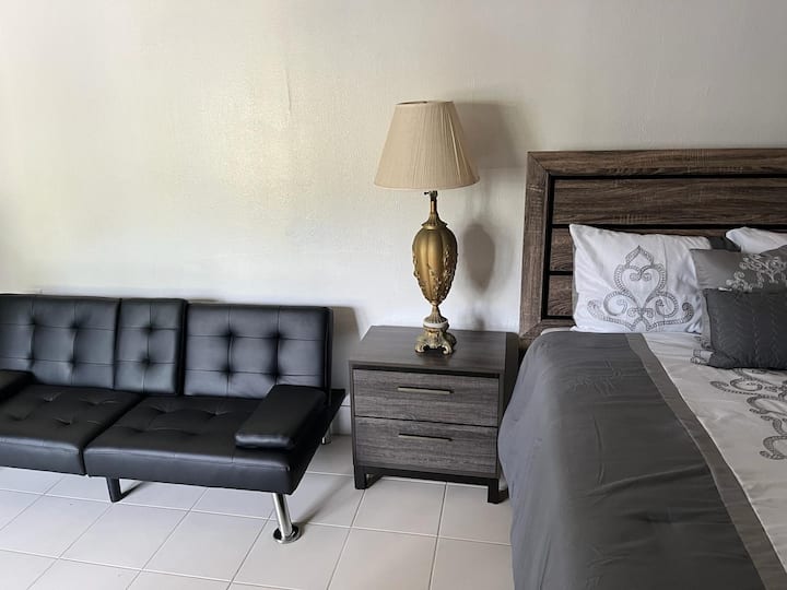 Chelsea's Studio - Bahamas