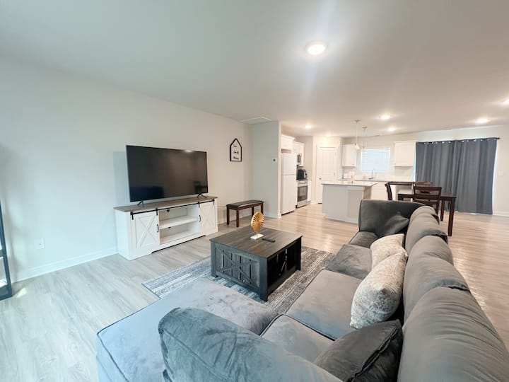 Beautiful, Spacious New Build! - Mooresville, NC