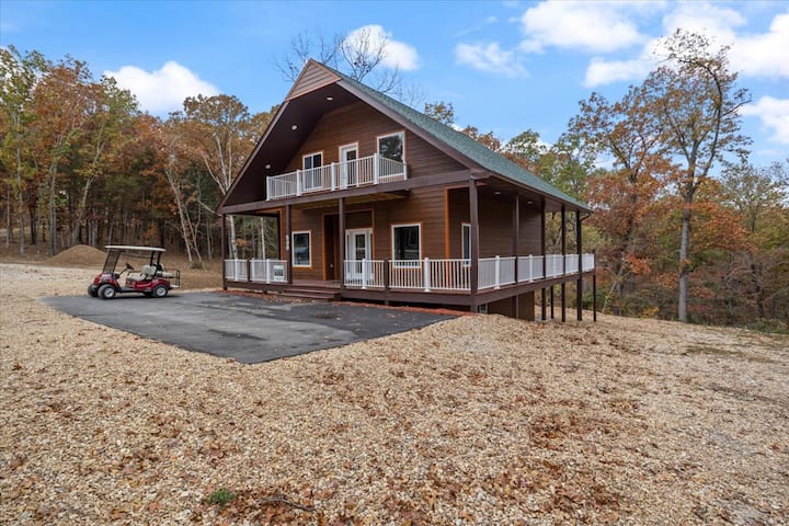 New Luxury Home & Hot Tub - Camdenton, MO