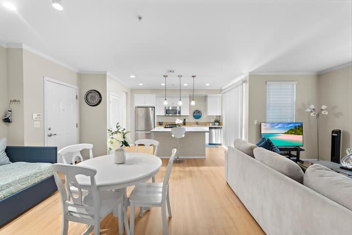 The Park Spectrum: Cozy 1-bed Apartment Steps Away - Irvine, CA