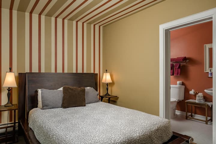 The Skyline Room - Queen Anne Bed & Breakfast - Denver, CO