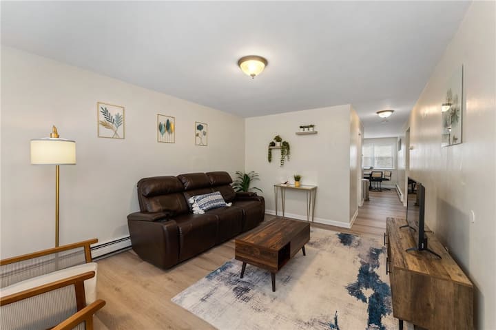 The Home Away From Home Sleeps 2-6. 2nd Fl By Dwtn - Providence