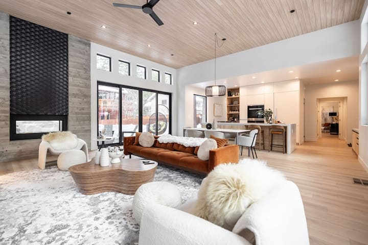 Lupine Chalet: Spacious Custom Home, Dog Friendly - South Lake Tahoe, CA