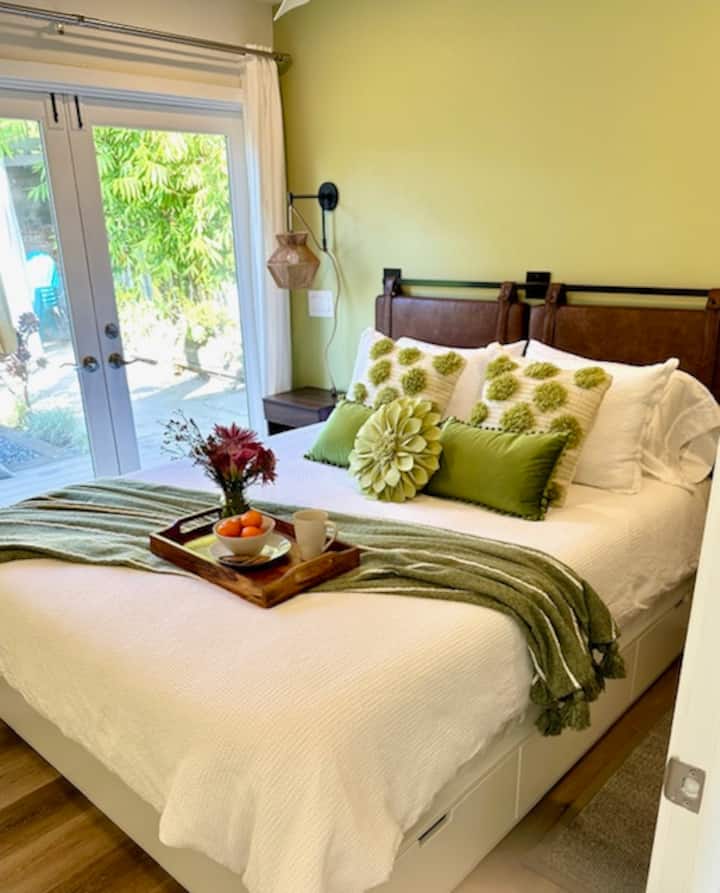 Madge's Manor – 
A Little Cottage In Talmadge - San Diego, CA