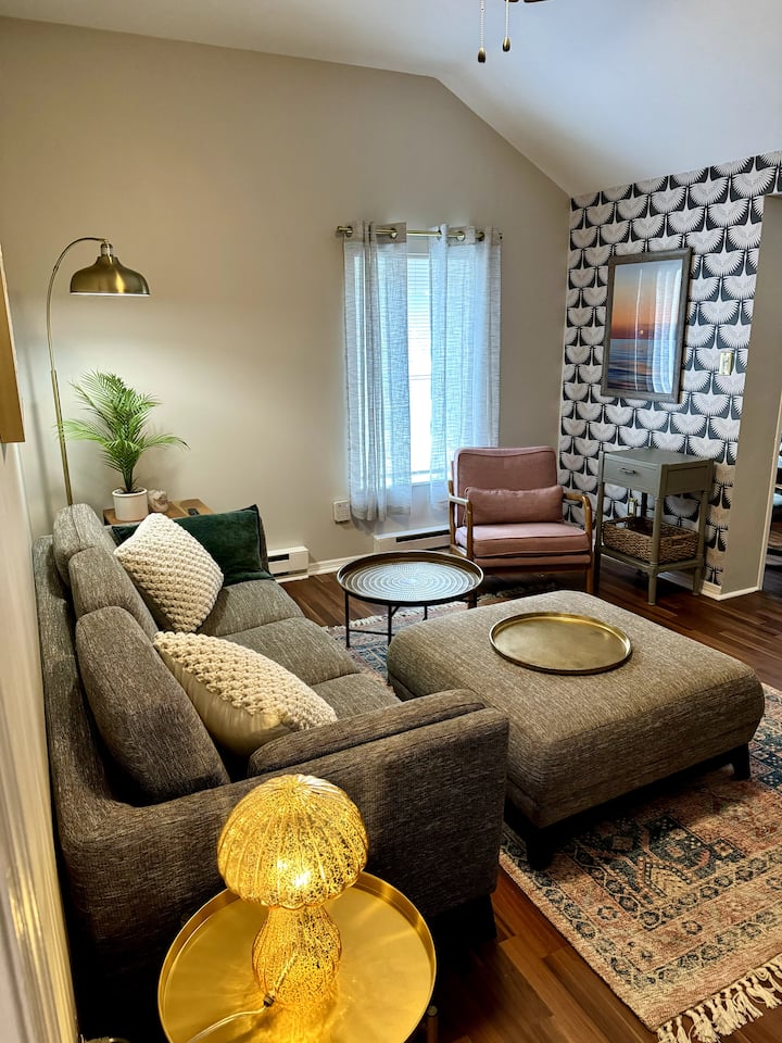 Upscale Kingston Getaway In The Heart Of Downtown - Kingston, NY