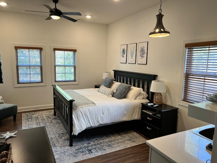 Spacious Oak Island Apartment! - Oak Island, NC