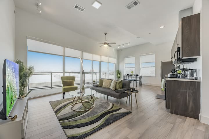 Contemporary 2br | Gym | Parking | Workspace - Dallas