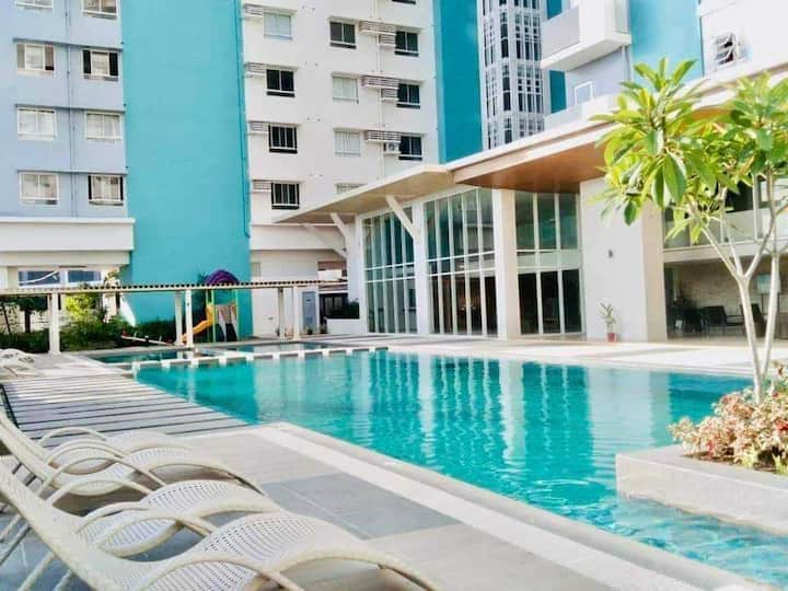 Relaxing ,Elegant Corner Condo - Bacolod