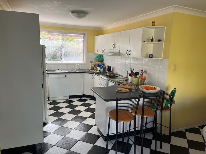 Bedroom In Claremont Meadows - 펜리스