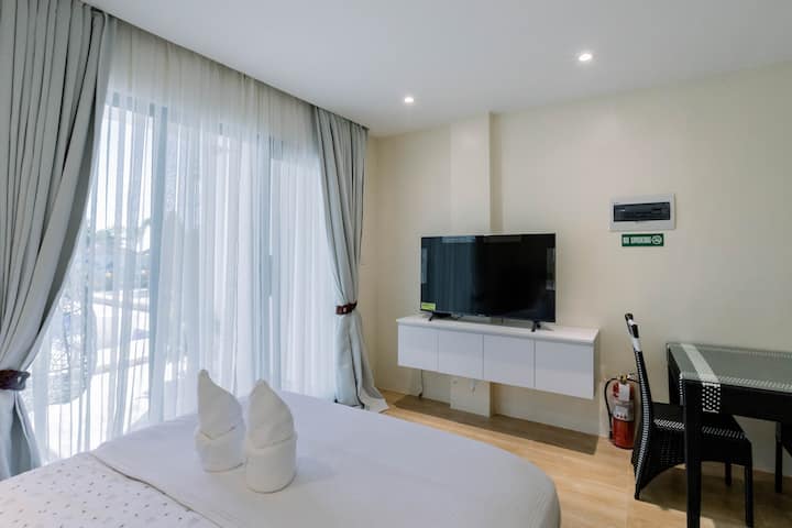 Relaxing Poolview Room With Breakfast Best For 2 - San Remigio