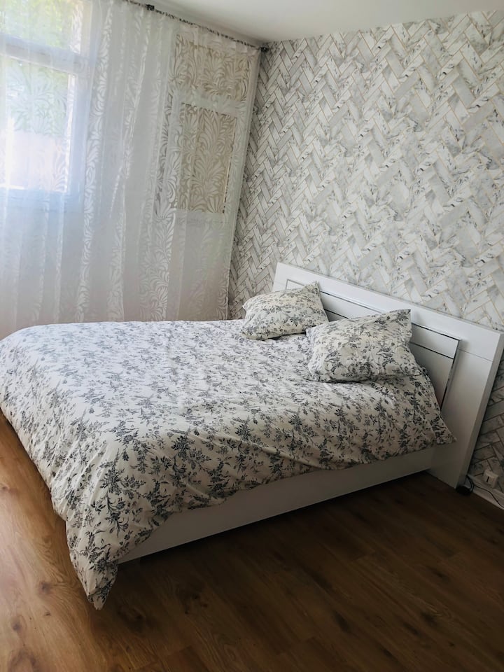 A Room In A Small Appartment - Champigny-sur-Marne