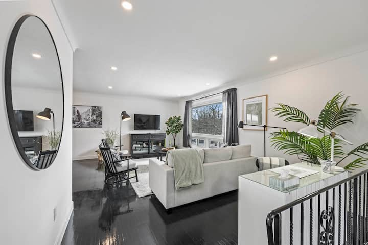 Newly Renovated Modern Bungalow - Kingston