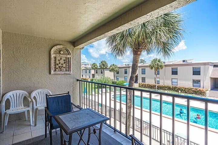 Poolside Paradise At Sea Club-3-min Beach Walk - Indian Shores, FL