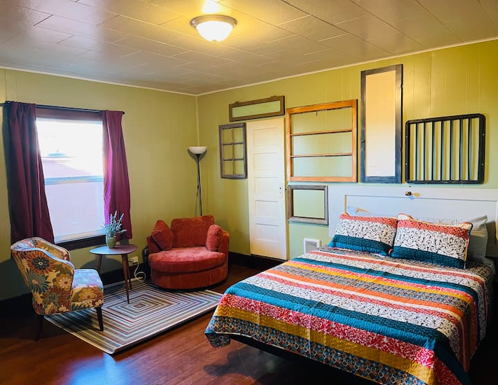 Original Historical Workers Apt - Astoria, OR