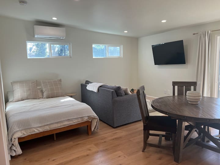 Modern Studio | Cozy & Central Stay - Culver City