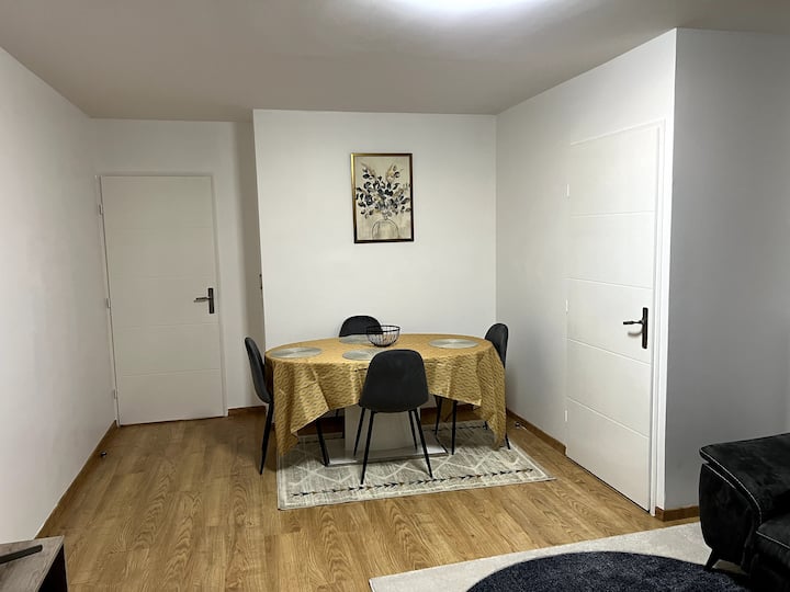 Joli T3 à Créteil Avec Balcon, Calme, Parking - Créteil