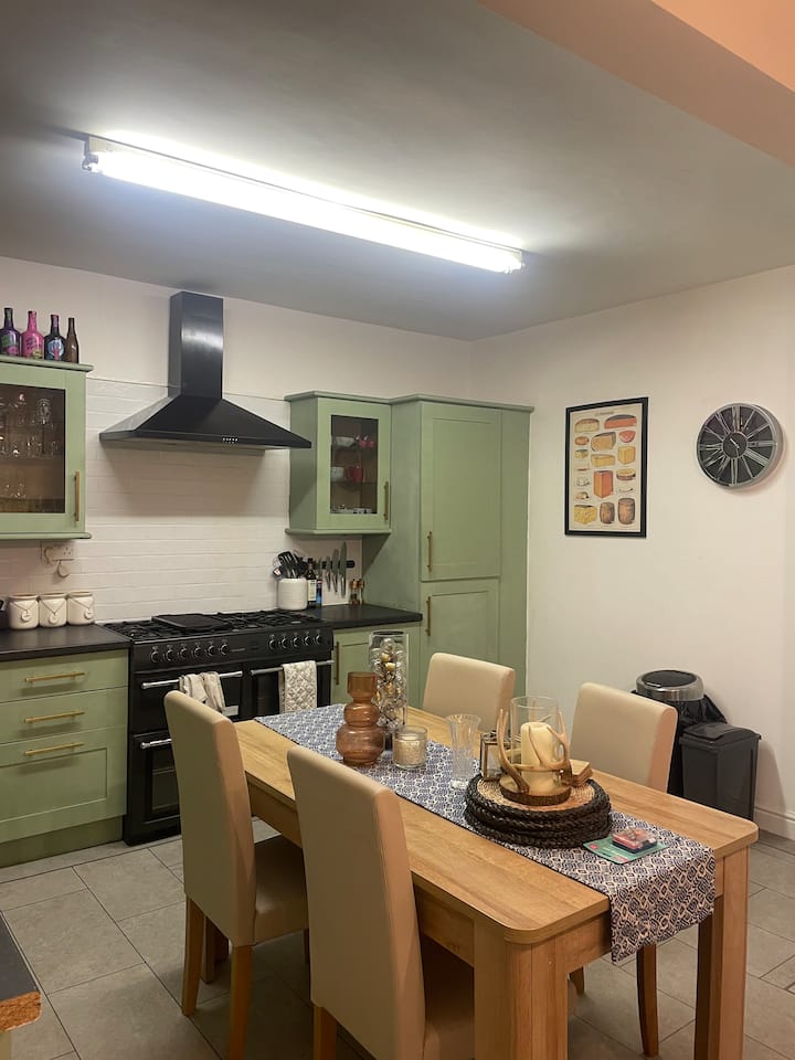Private Room In Liverpool - Birkenhead