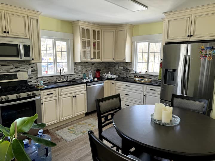 Modern, Comfy Apartment - Woodbury, NY