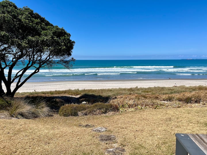 3 Bedroom Beachfront Retreat - Mount Maunganui