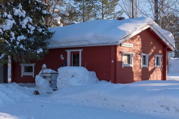 Mökki Kahdelle, Kuin Kotisi Keskellä Kylää. - Äkäslompolo