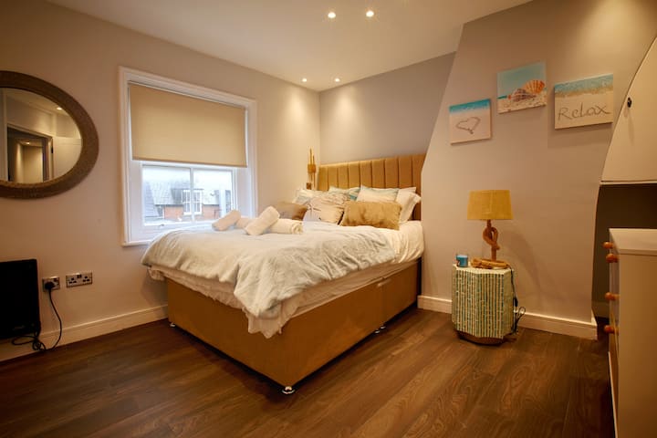 Beach Side Flat, Central Weymouth ~ Shop's~ Cafes - Weymouth, UK