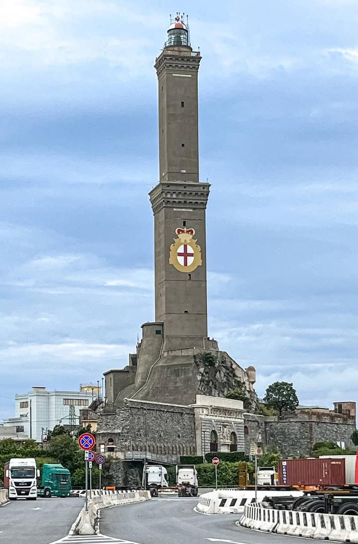 Vivi La Lanterna Di Genova E L'acquario - Genoa