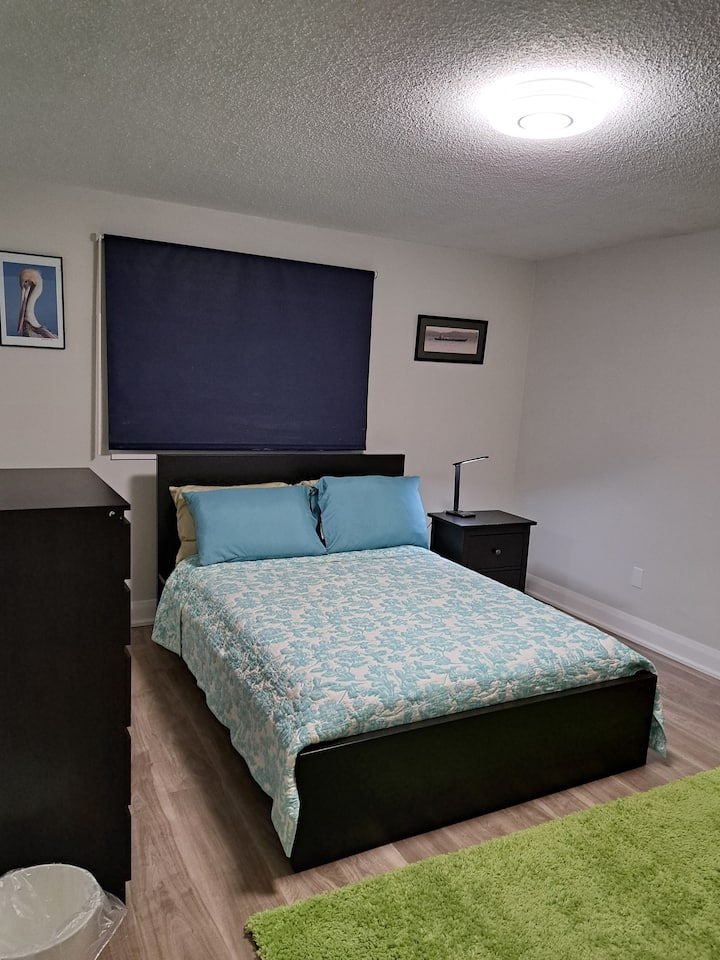Spacious Bedroom #2 With Dbl Bed - Ajax
