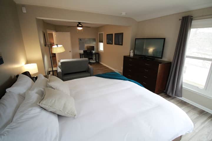 Charming Remodeled Home - Des Moines, IA