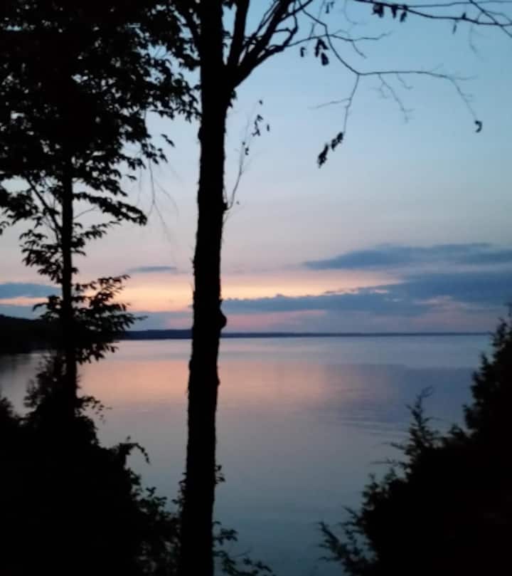 Longview Flx Lakefront Cottage - Aurora, NY