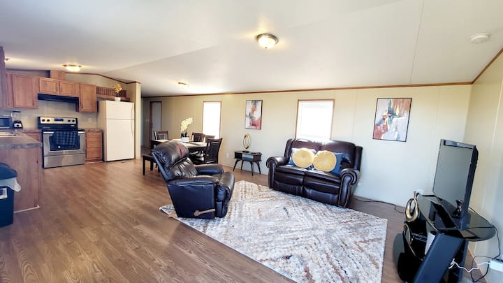 4 Bedroom Entire Home Close To Hospitals - Odessa, TX