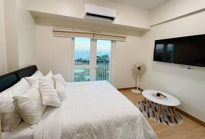 New Condominium In Festive Walk - Iloilo City