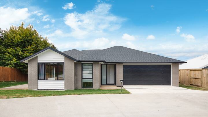 Stylish 4 Bedroom House Brand New In Rotorua - Rotorua