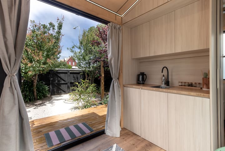 The Sandbar Nook | Cozy Tiny House Near Beach - Christchurch