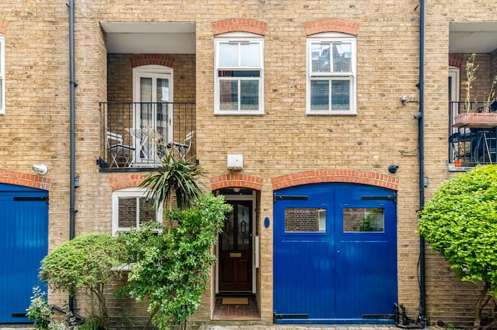 Charming 3-bedroom London Townhouse | Balcony - London