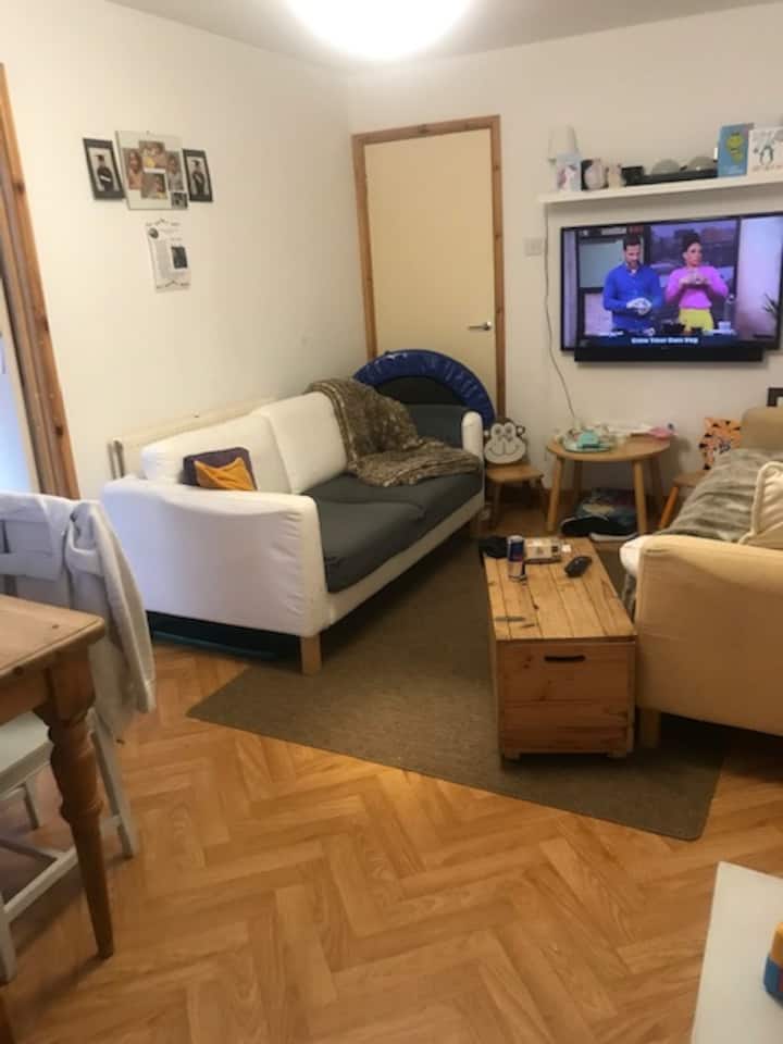 1 Small Double In Shared Home - Bracknell