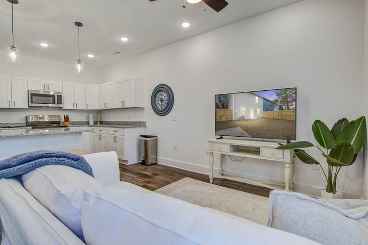 Pet Friendly Central Location #1 - North Charleston, SC