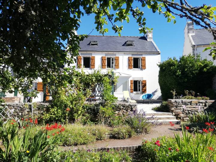 Maison Spacieuse, Grand Jardin , Pointe Du Raz - Plogoff
