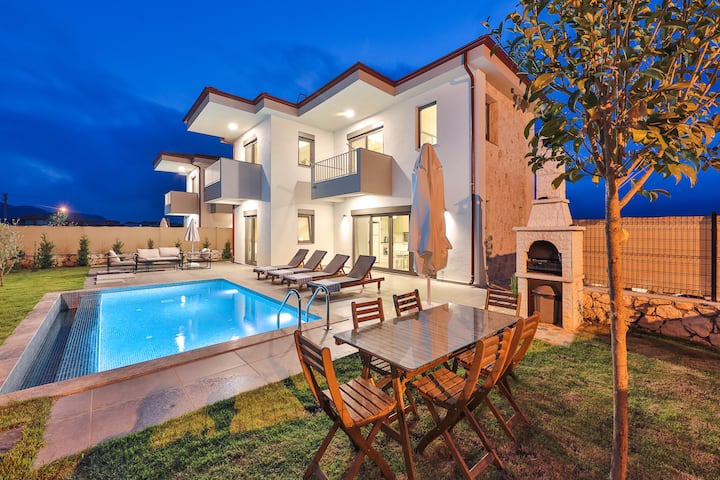 Villa Serenity öZel Havuzlu, Jakuzili Villa - Kaş