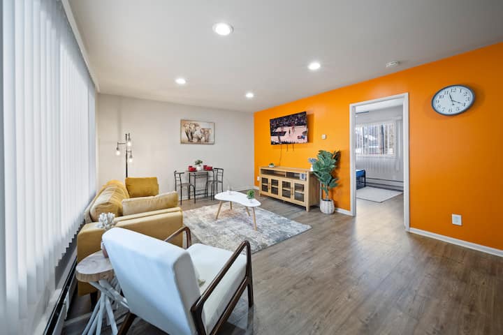 Mins From Dt Ferndale • Free Parking • Fast Wi-fi - Ferndale, MI