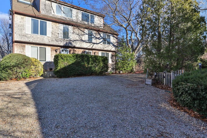 Central/sizable/secluded/7 Min Walk To Commercial - Provincetown, MA