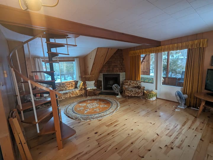 Retro Retreat - Manitoba