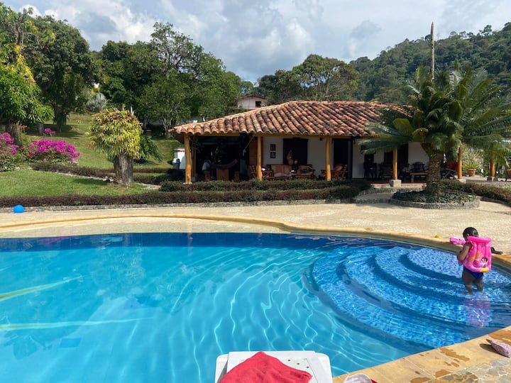 Finca Grande Y Cómoda Venecia - Amagá