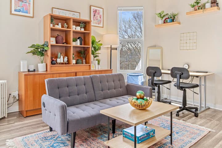 Edge Suite @ Blue Lagoon Inn / No Fees / Sleeps 2 - Minneapolis, MN